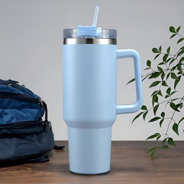 Termosinis puodelis su rankena ir šiaudeliu | HIPYSIP – Toprabat.lt